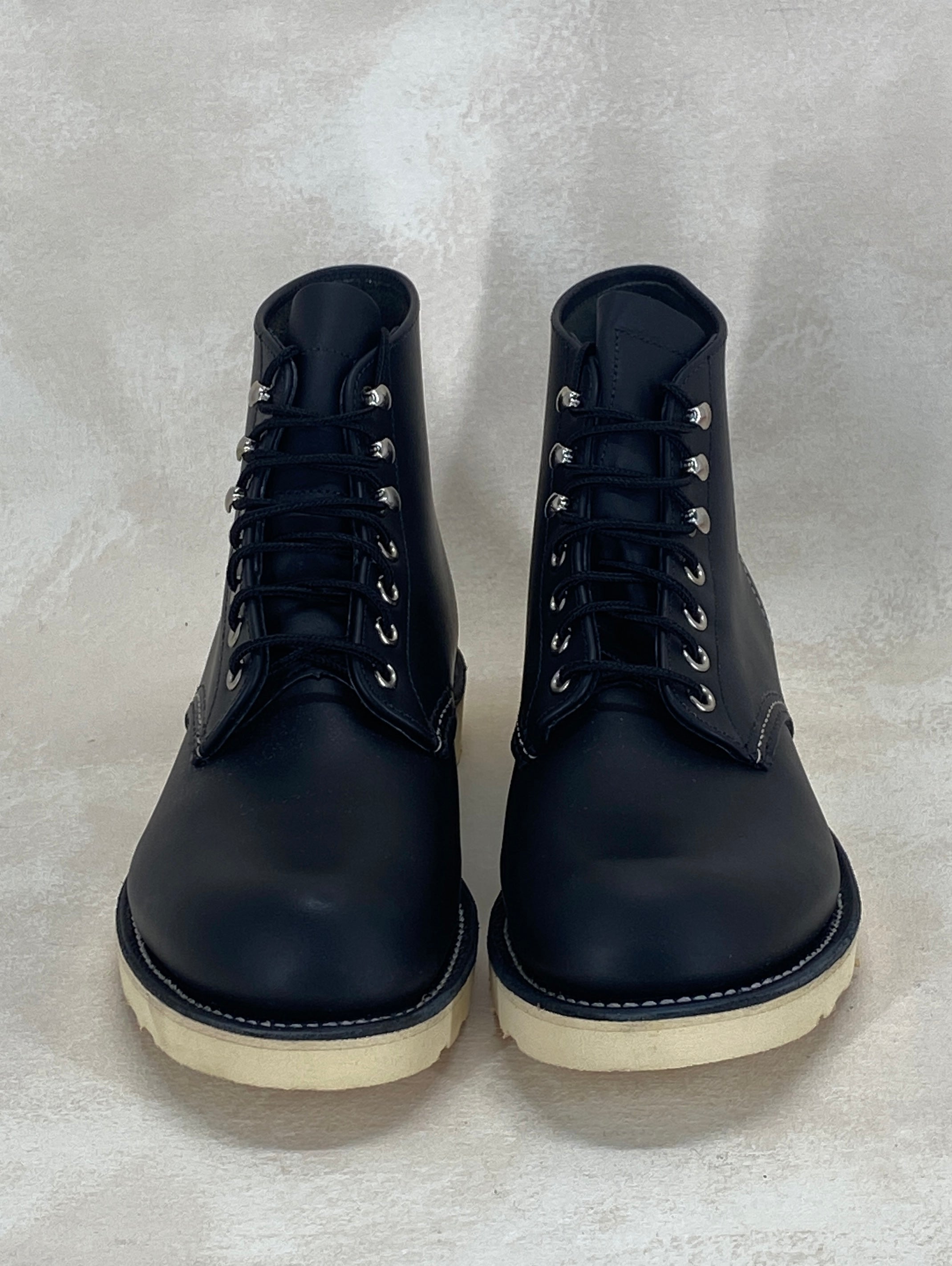 Red Wing Size 7D (39 EU) 8165 is a classic 6-inch round-toe boot Black ...